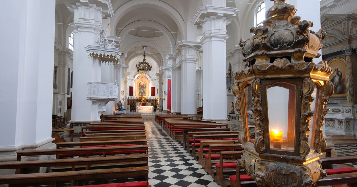 Stolna cerkev Marijinega vnebovzetja - Avtobusna Postaja Ljubljana